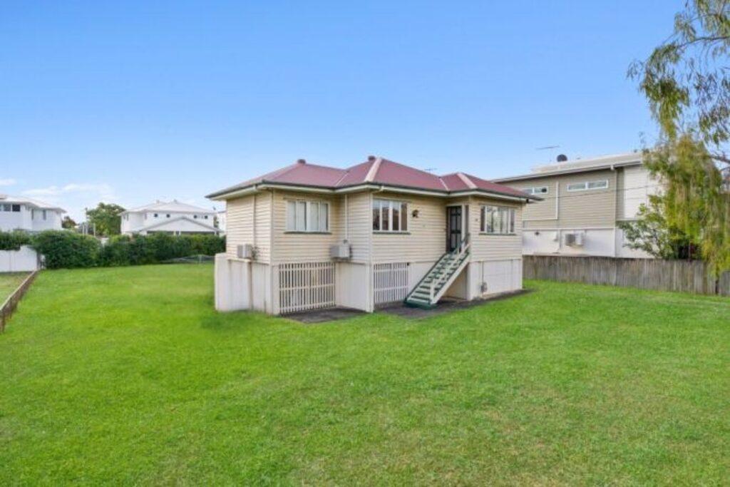 100英鎊購入304萬拍出 稀缺地塊房產競拍火爆 - Australian Chinese Daily