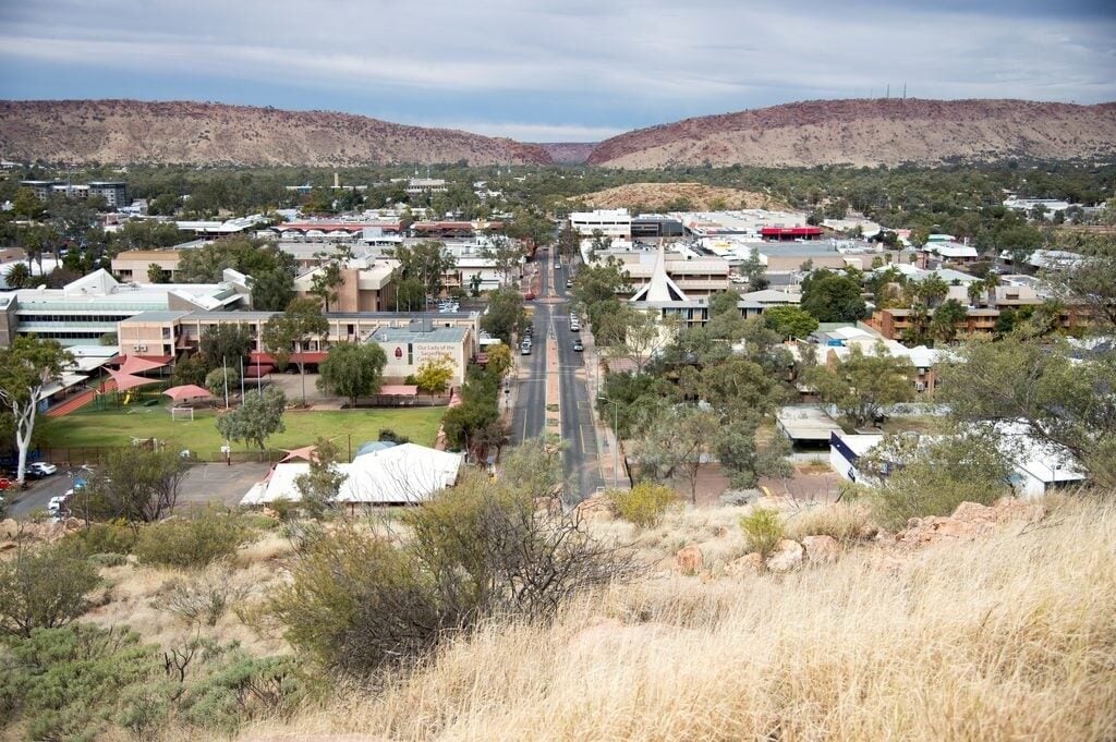 魅力獨特Alice Spring成作家城 本地人視角故事漸受歡迎 - Australian Chinese Daily